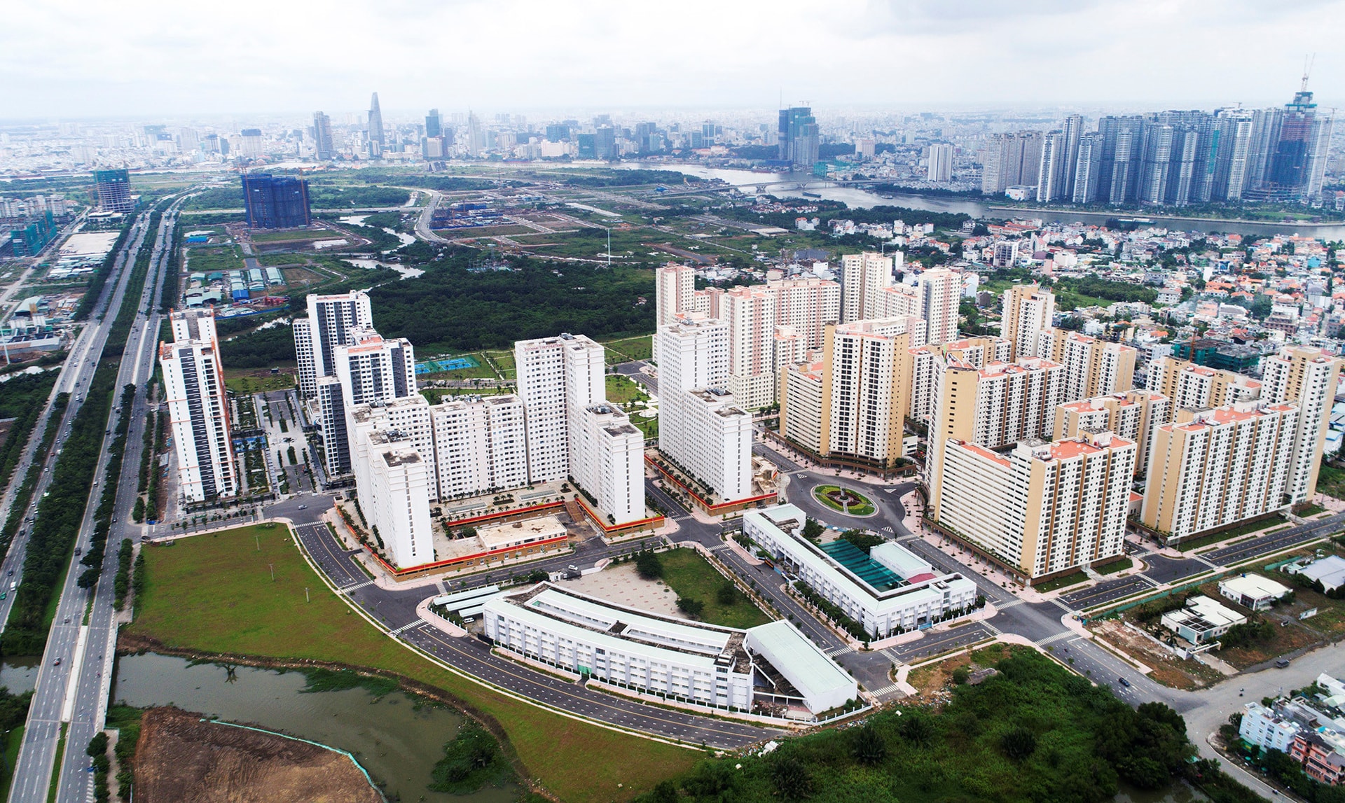 Từ “nhà hoang” đến “làng hoang”, chuyện của Nhật với Việt Nam… là gì?