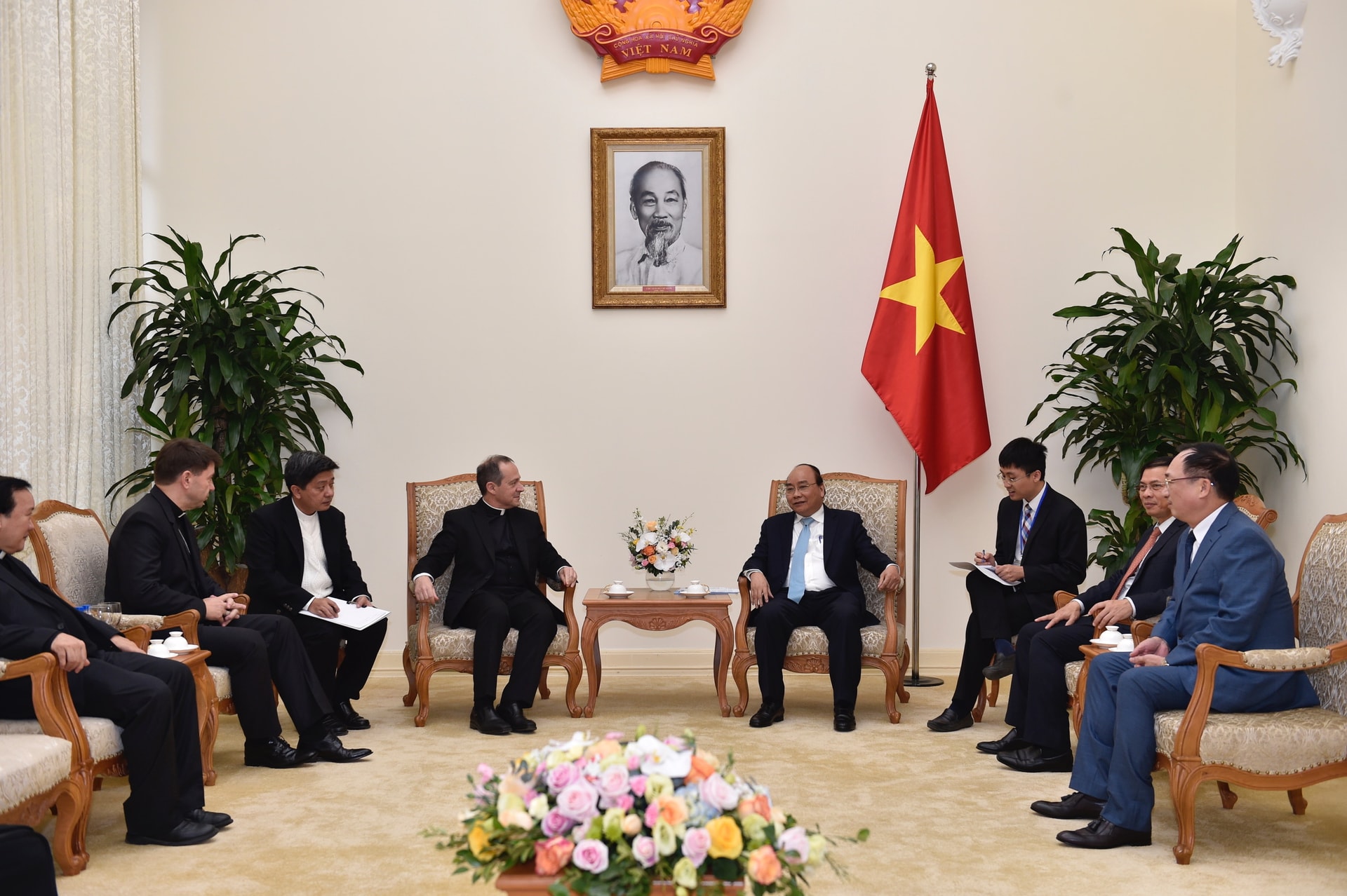 Thủ tướng tiếp Thứ trưởng Ngoại giao Toà thánh Vatican