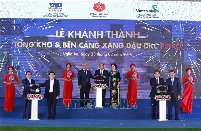 Thủ tướng Nguyễn Xuân Phúc dự Lễ khánh thành Tổng kho và Bến cảng xăng dầu DKC PETRO tỉnh Nghệ An