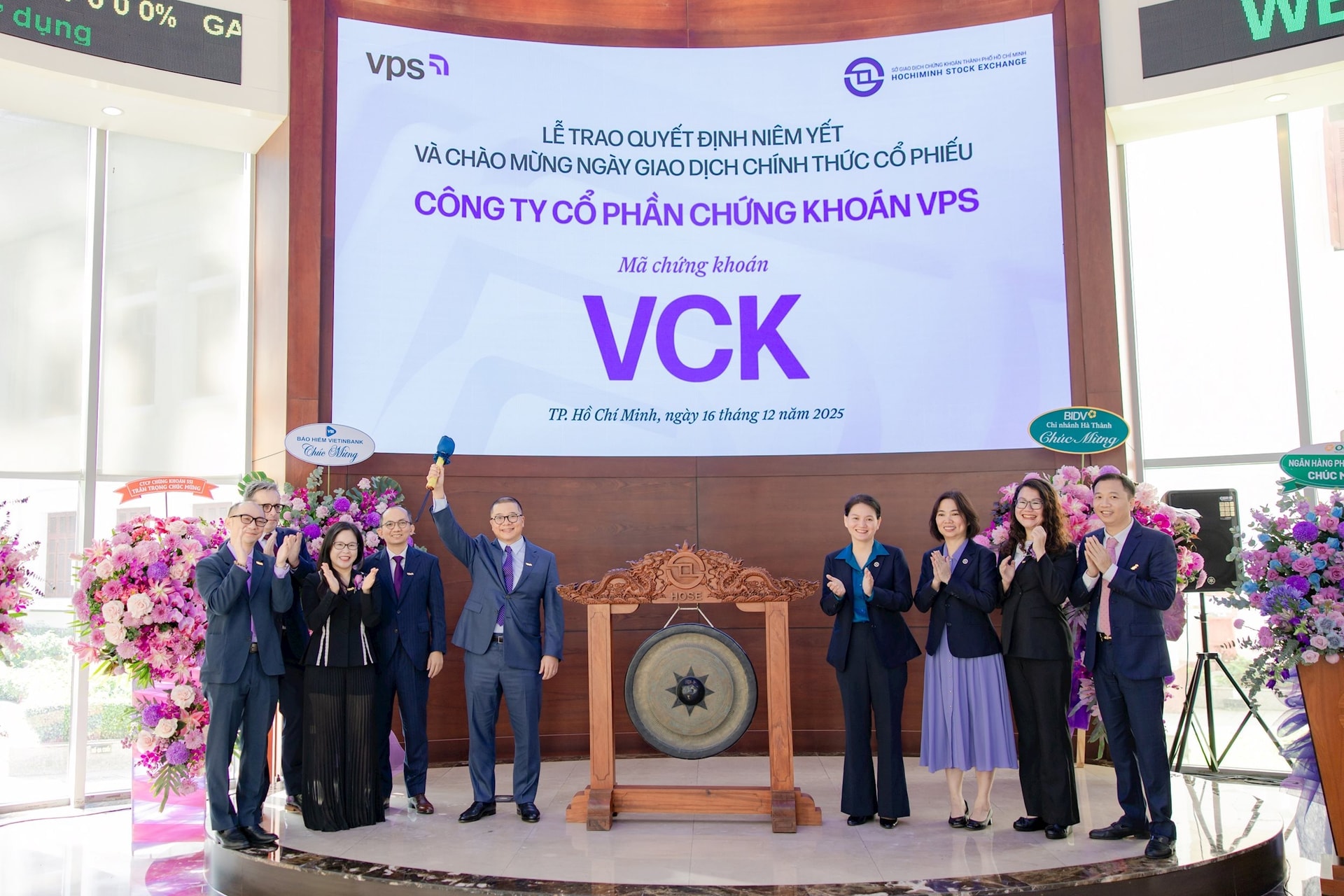 Cổ phiếu VCK chính thức lên HOSE, bất ngờ với diễn biến phiên đầu tiên