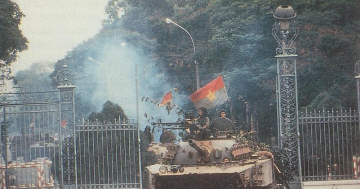 50 năm sau cú húc định mệnh vào cổng Dinh Độc Lập, những người lính xe ...